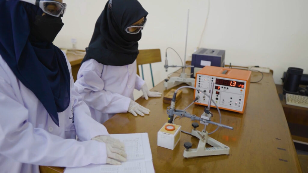 Advance Physics Laboratory – physicsedu